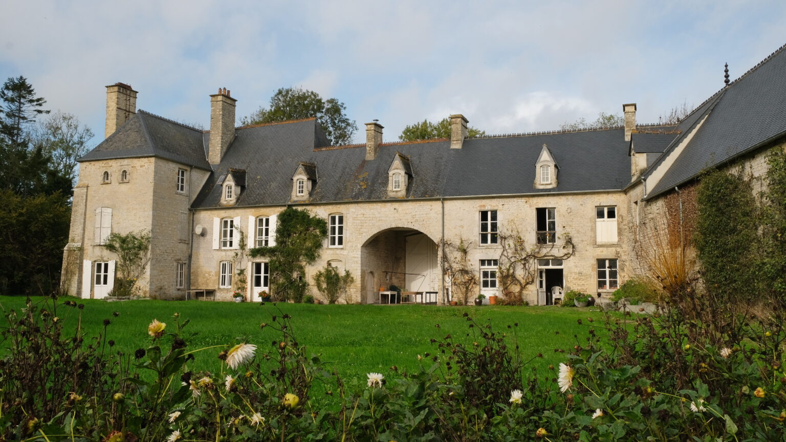A Brécourt, une famille face à la guerre – Grand Format Normandie